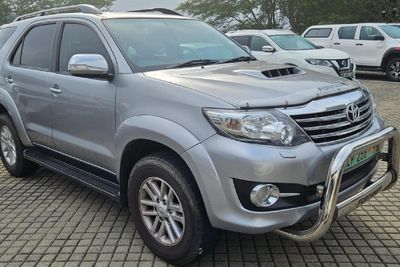 Used Toyota Fortuner 3.0 D-4D Raised Body Auto for sale in Gauteng ...