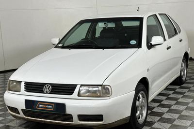 Used Volkswagen Polo Classic 1.8 Lux for sale in Gauteng - Cars.co.za ...