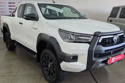 Used Toyota Hilux 2.8 GD-6 Raised Body Legend 4x4 Auto Extended Cab for ...