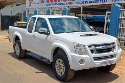 Used Isuzu KB 300D-Teq Extended cab 4x4 LX for sale in Gauteng - Cars ...