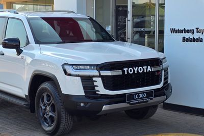 New Toyota Land Cruiser 300 V6 3.5T GR-S for sale in Limpopo - Cars.co ...