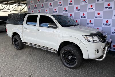 Used Toyota Hilux 4.0 V6 Raider Raised Body Auto Double-Cab for sale in ...