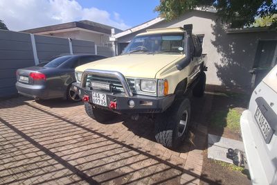 Used Toyota Hilux 2200 4x4 Double-Cab for sale in Western Cape - Cars ...