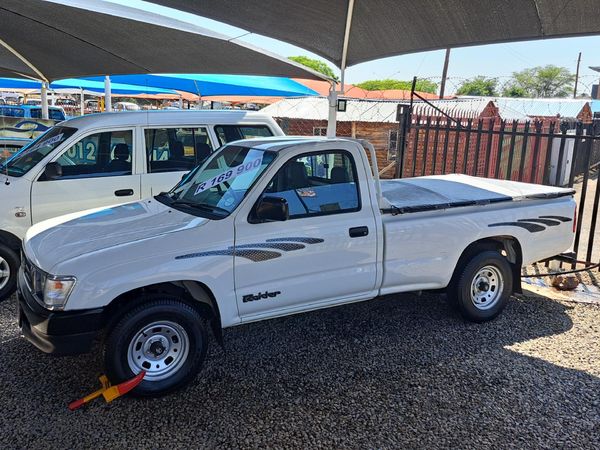 Used Toyota Hilux 2000 4 Single-Cab for sale in Gauteng - Cars.co.za ...