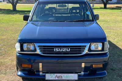 Used Isuzu KB 280 DT LE Double-Cab for sale in Eastern Cape - Cars.co ...