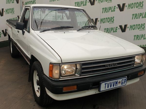 Used Toyota Hilux 2200 SRX Single-Cab for sale in Gauteng - Cars.co.za ...