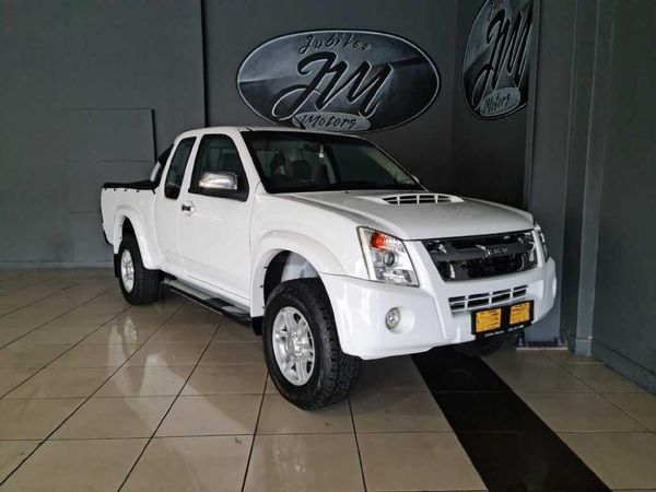 Used Isuzu KB 300 D-Teq LX Extended Cab for sale in Gauteng - Cars.co ...