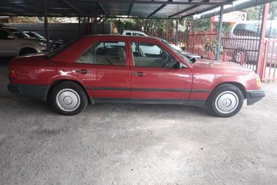 Used Mercedes-Benz E-Class 260 E Auto for sale in North West Province ...