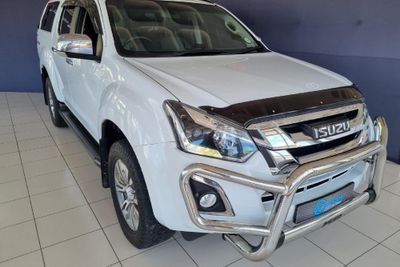 Used Isuzu KB 300 D-Teq LX 4x4 Double-Cab for sale in Western Cape ...