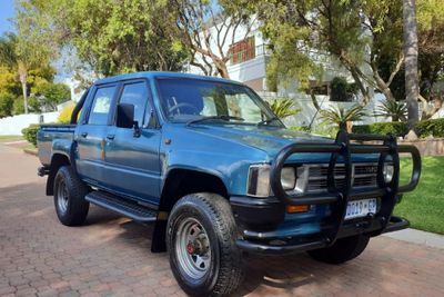 Used Toyota Hilux 2200 4x4 Double-Cab for sale in Gauteng - Cars.co.za ...