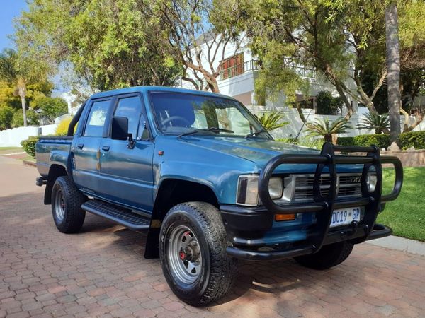 Used Toyota Hilux 2200 4x4 Double-Cab for sale in Gauteng - Cars.co.za ...