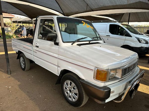 Used Toyota Stallion 2400 D Single-Cab for sale in Mpumalanga - Cars.co ...