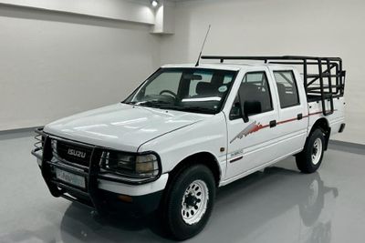 Used Isuzu KB 280 DT LE Double-Cab for sale in Eastern Cape - Cars.co ...