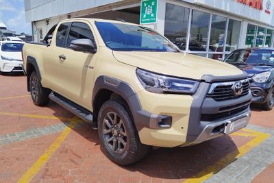 Used Toyota Hilux 2.8 GD-6 Raised Body Legend Extended Cab for sale in ...