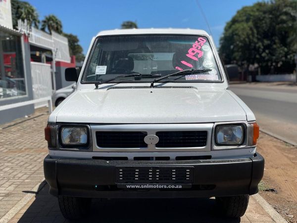 Used Toyota Venture 2400 D 6+4 for sale in North West Province - Cars ...