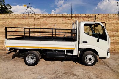 Used Toyota Dyna 4-093 F/Lift 1.5 Ton F/C C/C for sale in Gauteng ...
