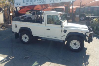 Used Land Rover Defender 110 Tdi Single-Cab for sale in Gauteng - Cars ...