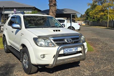 Used Toyota Fortuner 3.0 D-4D 4x4 for sale in Gauteng - Cars.co.za (ID ...