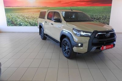 Used Toyota Hilux 2.8 GD-6 Raised Body Legend Auto Double-Cab beige for ...