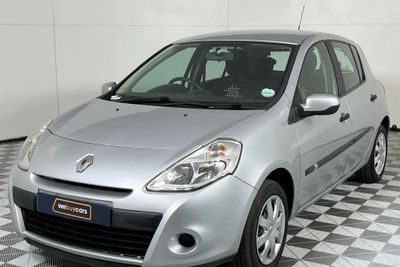 Used Renault Clio III 1.6 Yahoo 5-dr for sale in Gauteng - Cars.co.za (ID::9660417)