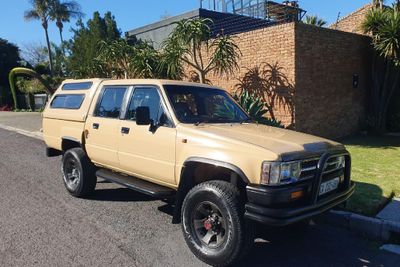 Used Toyota Hilux 2200 4x4 Double-Cab for sale in Western Cape - Cars ...