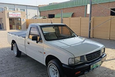 Used Isuzu KB 250D LWB Single-Cab for sale in Gauteng - Cars.co.za (ID ...