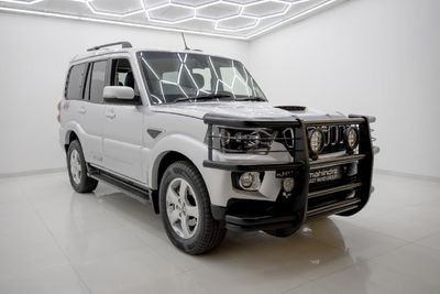 Used Mahindra Scorpio 2.2 TD 4x4 (103kW) | S11 for sale in Gauteng ...