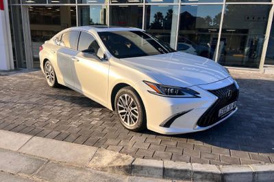 Used Lexus ES 300h EX for sale in Western Cape - Cars.co.za (ID::9820724)