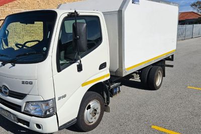 Used Hino 200 310 (FH2) 4x2 F/C for sale in Eastern Cape - Cars.co.za ...