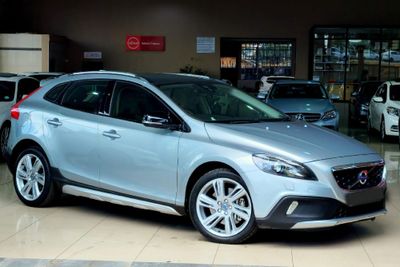 Used Volvo V40 D4 Inscription Auto for sale in Gauteng - Cars.co.za (ID::9839315)
