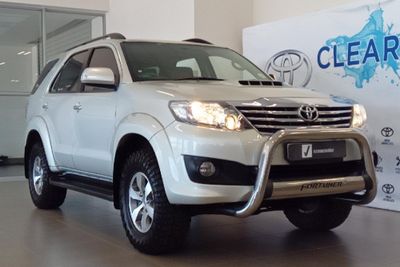Used Toyota Fortuner 2.5 D-4D Raised Body for sale in Gauteng - Cars.co ...