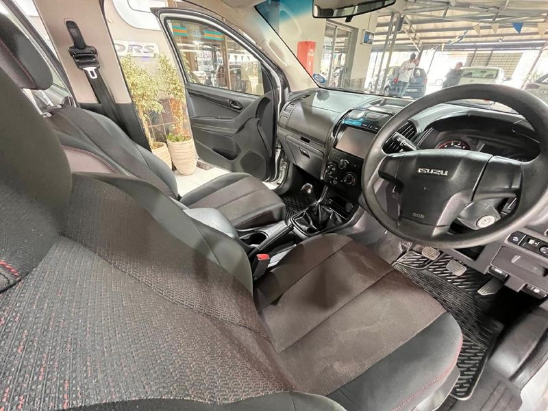 Used Isuzu D-Max 250 HO Hi-Rider Double-Cab for sale in Gauteng - Cars ...