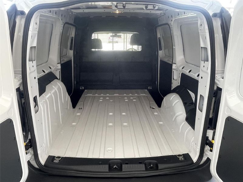 Used Volkswagen Caddy Maxi Cargo 2.0 TDI (81kw) Panel Van for sale in ...