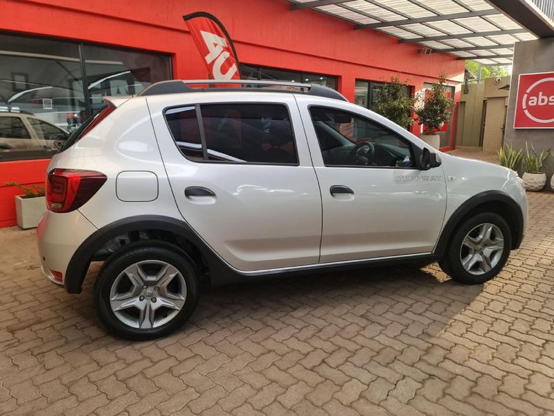Used Renault Sandero 900T Stepway Dynamique for sale in Gauteng - Cars ...