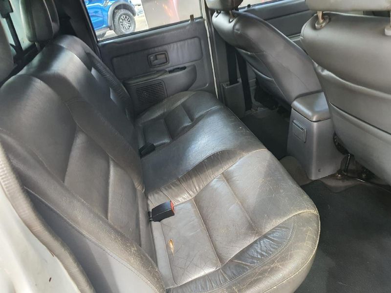 Used Isuzu KB 280 DT LX 4x4 Double-Cab for sale in Gauteng - Cars.co.za ...