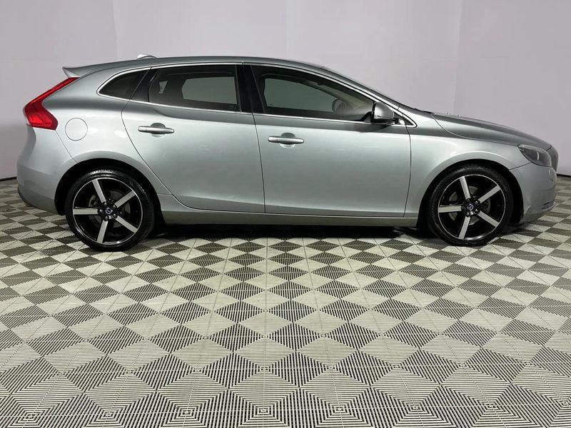 Used Volvo V40 T4 Excel Auto for sale in Kwazulu Natal - Cars.co.za (ID ...
