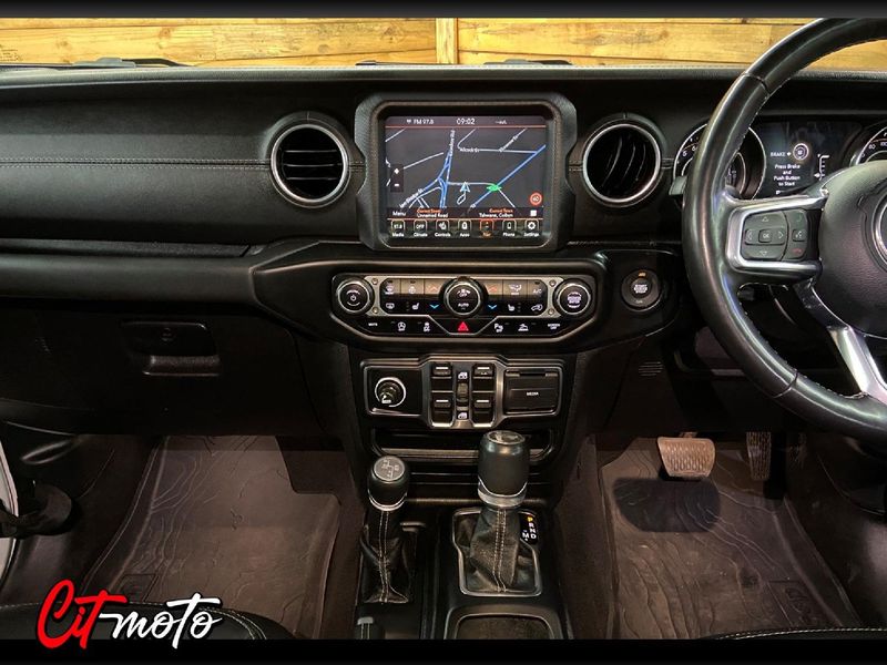 Used Jeep Wrangler Unlimited Sahara 3.6 V6 for sale in Gauteng - Cars ...