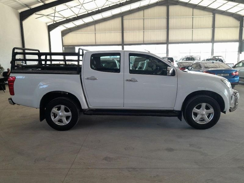 Used Isuzu KB 300 D-Teq LX Double-Cab for sale in Western Cape - Cars ...