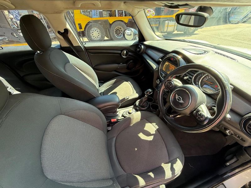 Used MINI Hatch Cooper 5-dr Auto for sale in Gauteng - Cars.co.za (ID ...