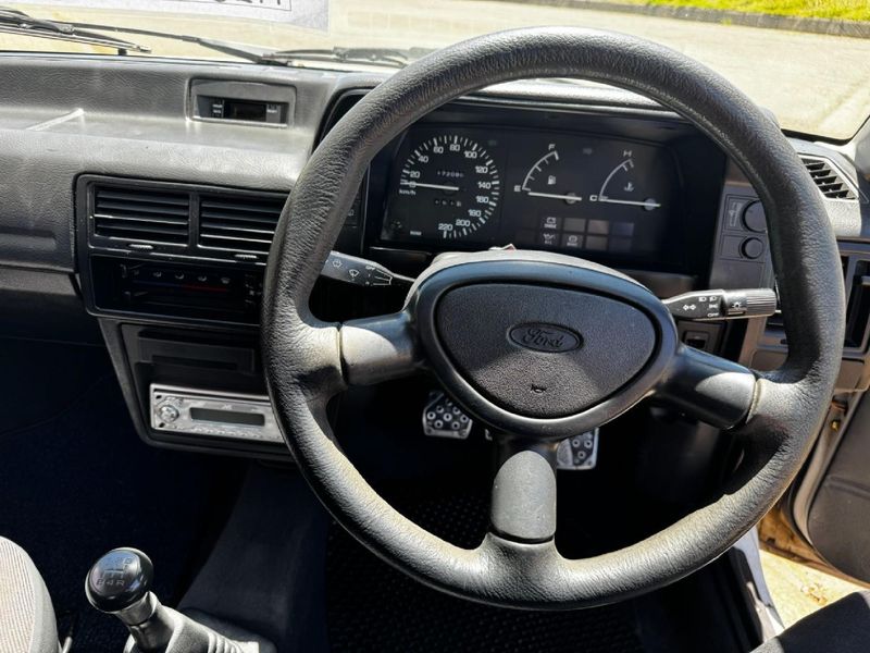 Used Ford Laser 1.3 Tracer Hatch for sale in Free State - Cars.co.za ...