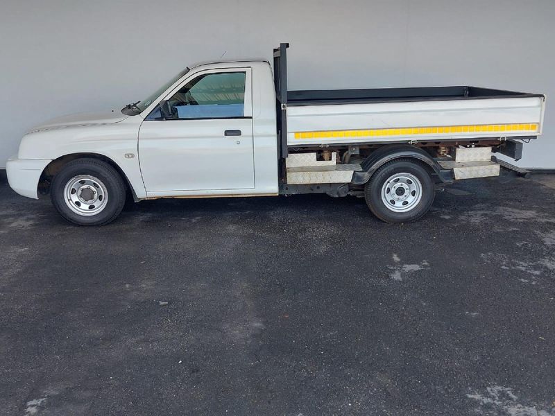 Used Mitsubishi Colt 2000 LWB Single-Cab for sale in Gauteng - Cars.co ...