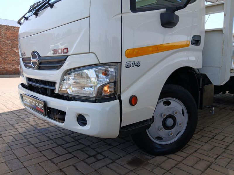 Used Hino 300 614 Lwb (aw3) F/c C/c for sale in Gauteng - Cars.co.za ...