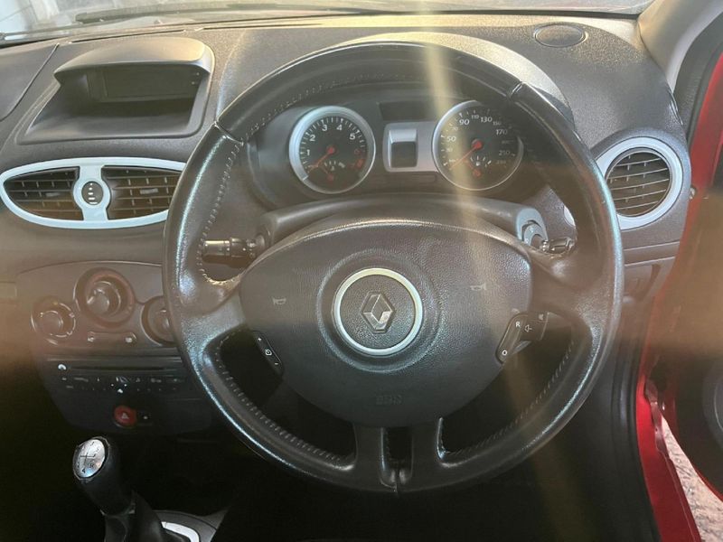 Used Renault Clio III 1.6 Yahoo 5-dr for sale in Western Cape - Cars.co.za (ID::10208475)