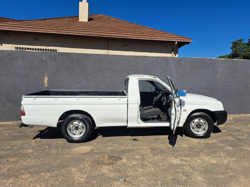 Used Mitsubishi Colt 2400i LWB 4x4 Trailbuster Single-Cab for sale in ...