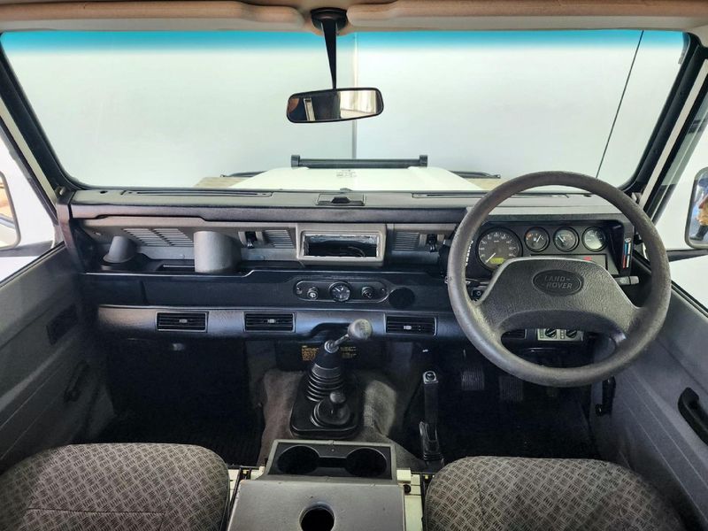 Used Land Rover Defender 90 2.5 TD5 CSW for sale in Gauteng - Cars.co ...
