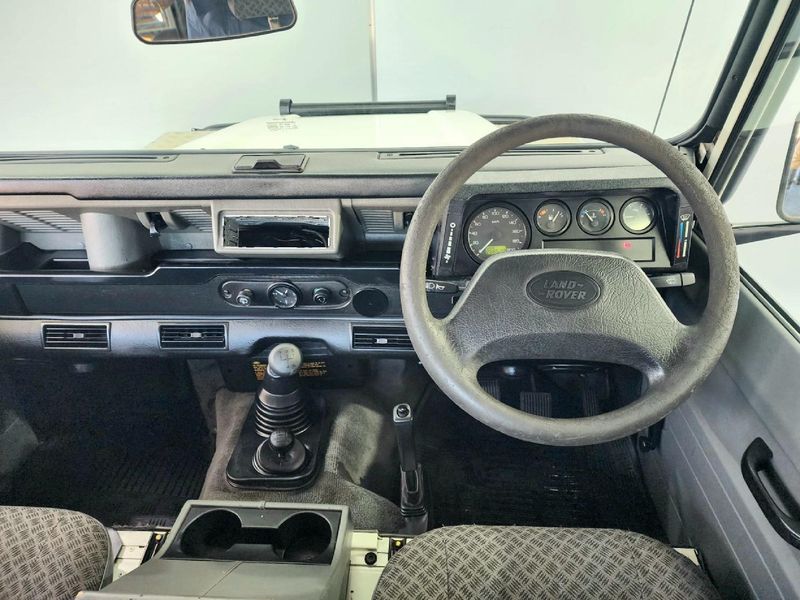 Used Land Rover Defender 90 2.5 TD5 CSW for sale in Gauteng - Cars.co ...