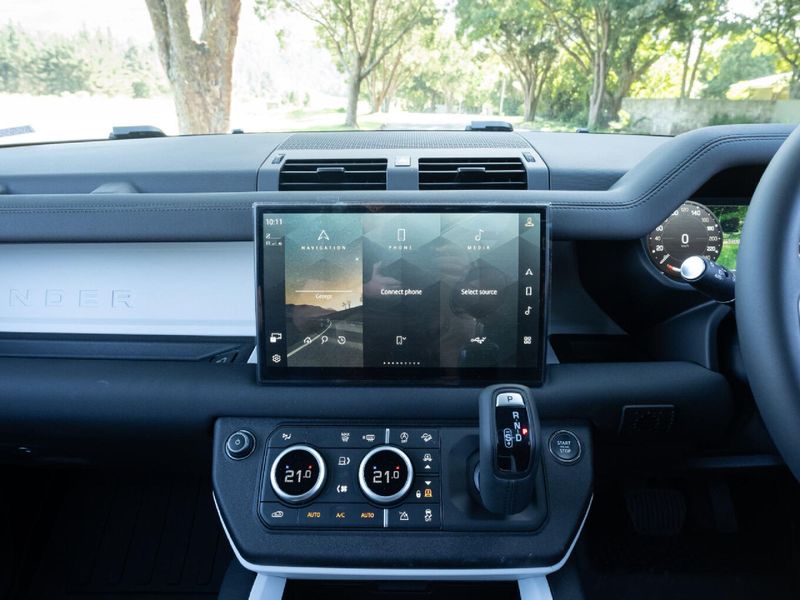 Used Land Rover Defender 110 D250 X-Dynamic SE for sale in Western Cape ...