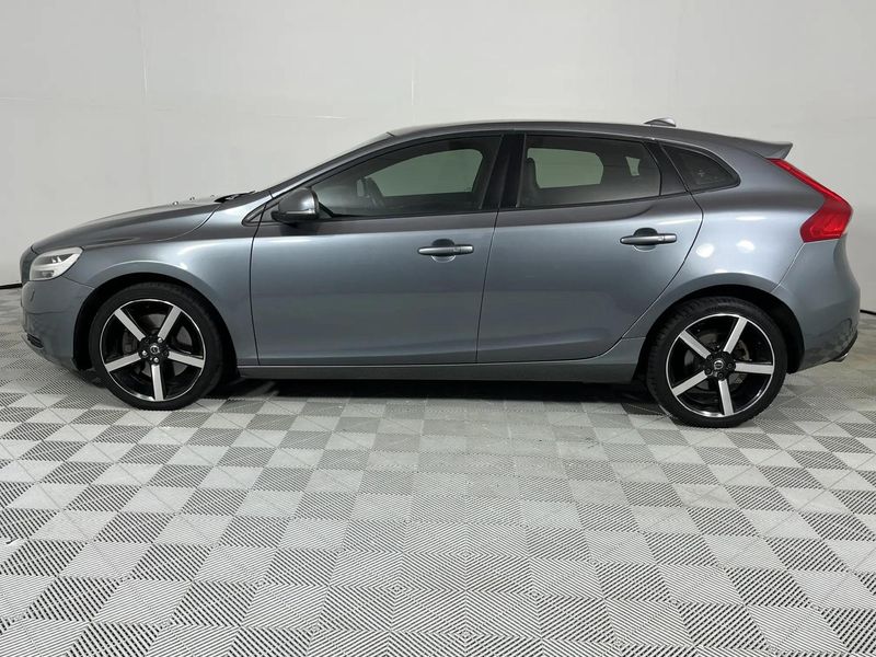 Used Volvo V40 T4 Momentum Auto for sale in Gauteng - Cars.co.za (ID ...