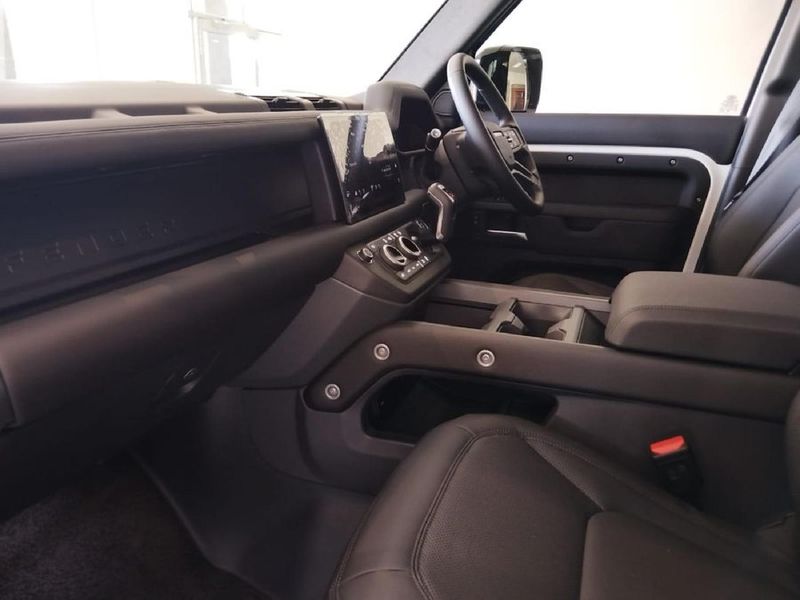 Used Land Rover Defender 110 D250 X-Dynamic SE for sale in Mpumalanga ...