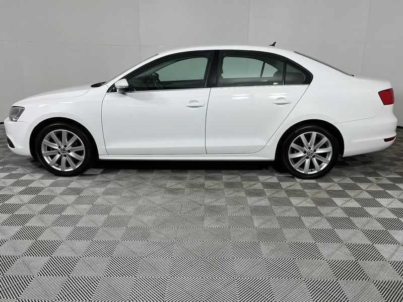 Used Volkswagen Jetta VI 2.0 TDI Highline for sale in Gauteng - Cars.co ...